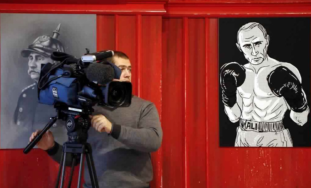 En photos : Poutine devient Batman et Che Guevara à l'occasion de son ...