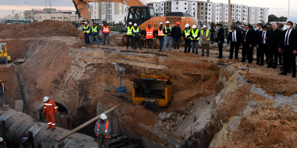 فيديو وصور: رئيس الجمهورية يطلع على مدى تقدم الأشغال على مستوى مفترق بن ...