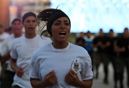 Photo du jour : Femme, Tunisienne et désormais officier de la Garde ...