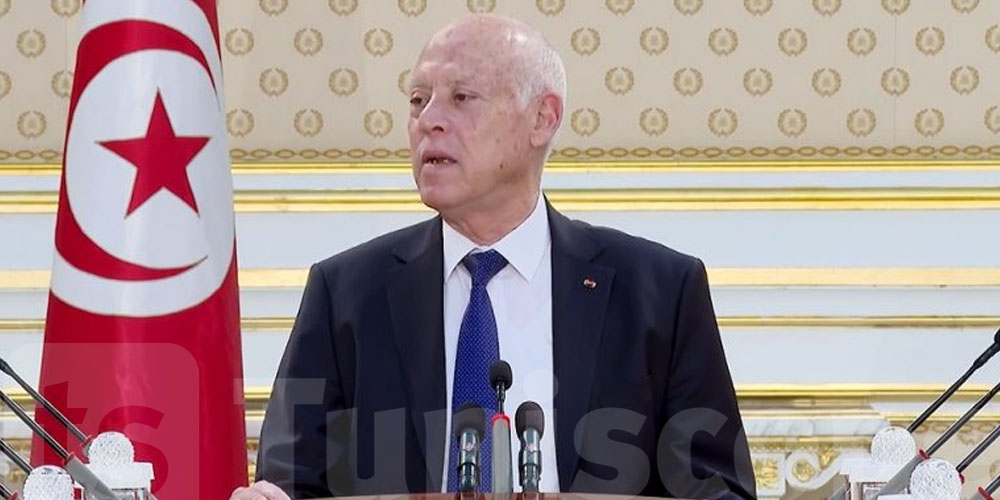 Kais Saied et le président du Conseil Bancaire et Financier discutent ...